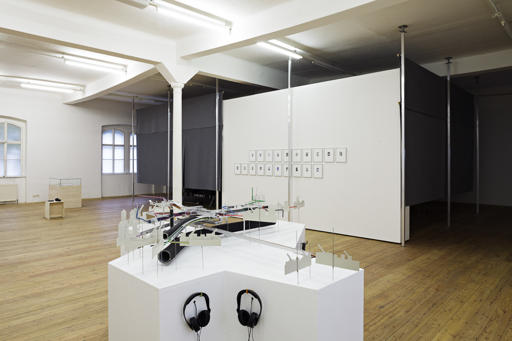 Colliding Worlds Nodes Of Mobility And Networks Of Transient Communities Tracing Spaces